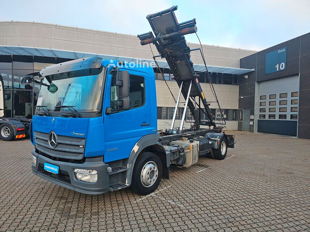 Mercedes-Benz Atego 1224 kamion sa kukom za podizanje tereta