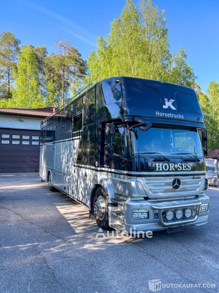 Prodaje se Mercedes-Benz Actros 824 JK-Horsetrucks kamion za prevoz konja na aukciji