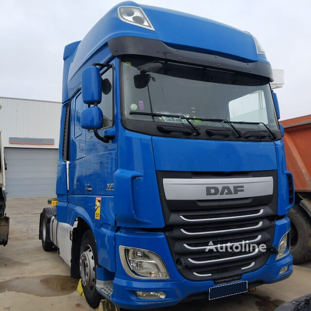 DAF XF 460 FT tegljač nakon udesa