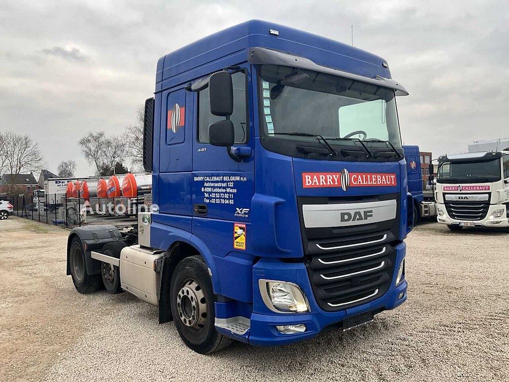 Prodaje se DAF XF 440 FTP tegljač na aukciji