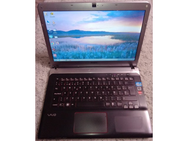 Laptop Sony SVE14AA11M/i3-2g/4gb ddr3/SvTast/Bat 3h