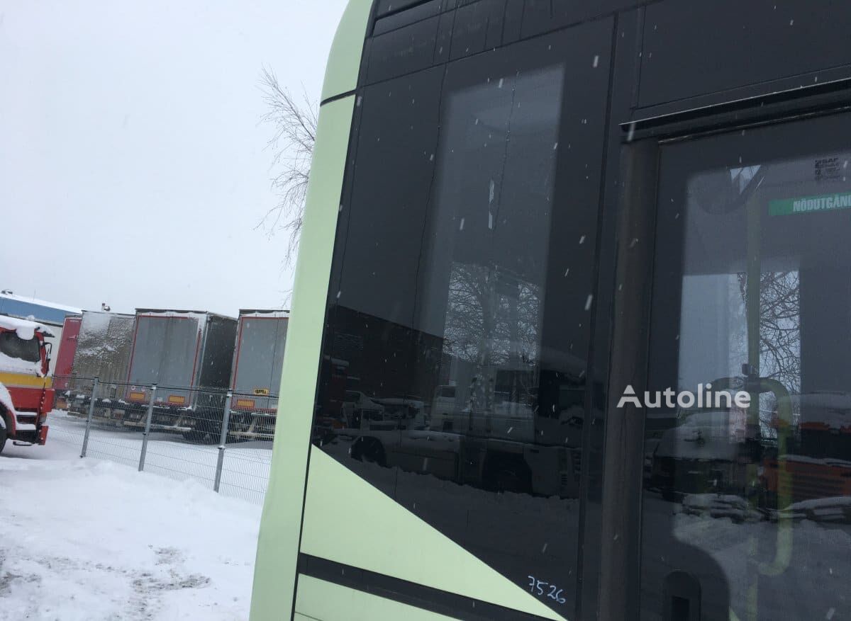 22322816 bočno staklo za Volvo autobusa