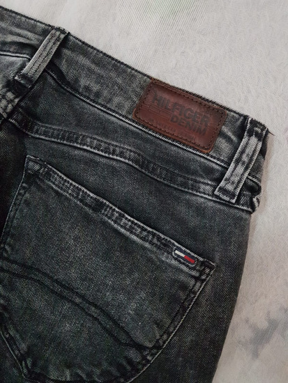 Tommy Hilfiger original tamnosive farmerke