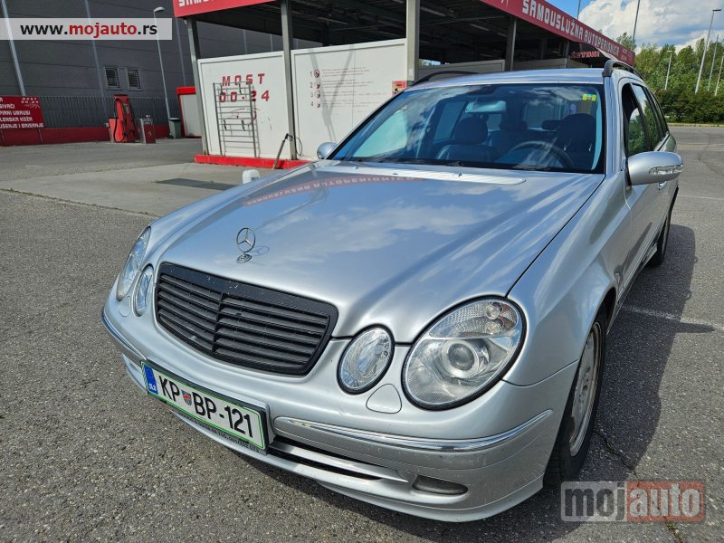 Mercedes E 320 stranac