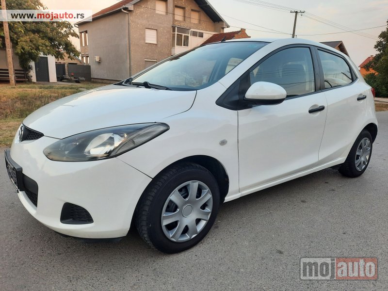 Mazda 2 1.3 b,KLIMA,ODLICNA