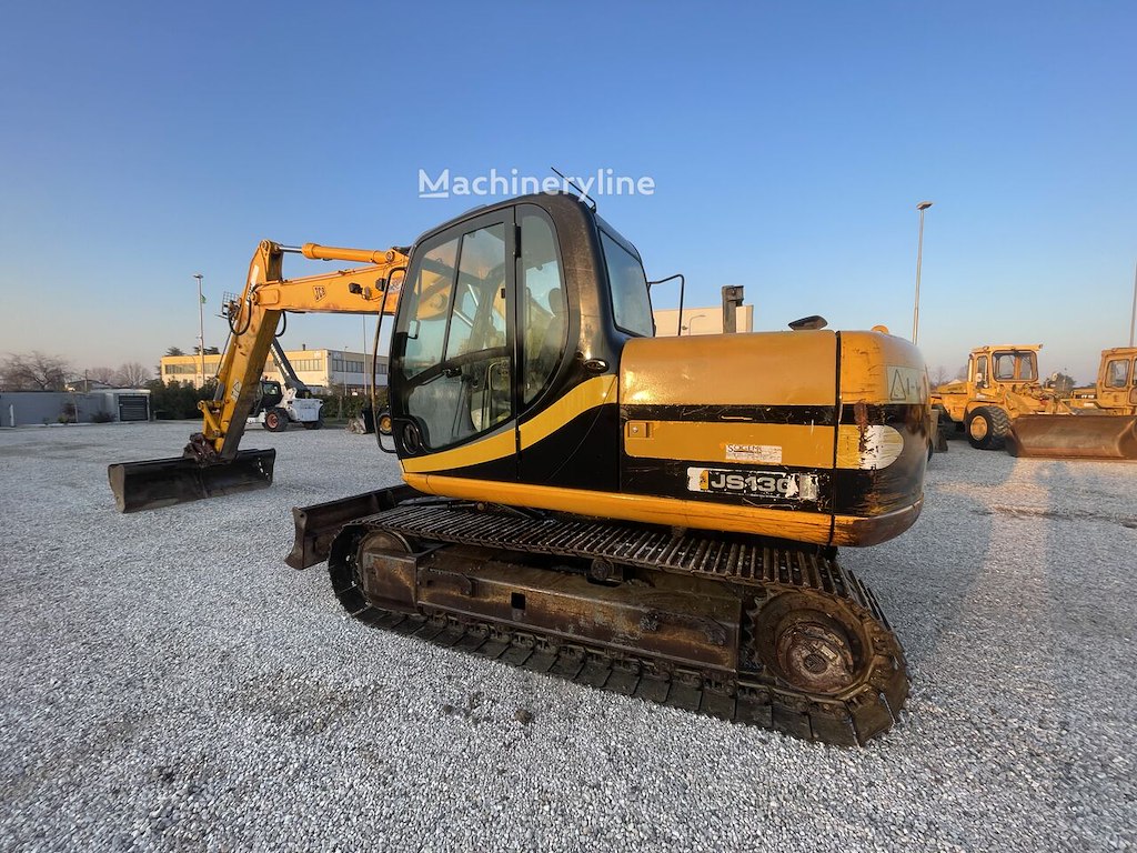 JCB JS 130 bager guseničar