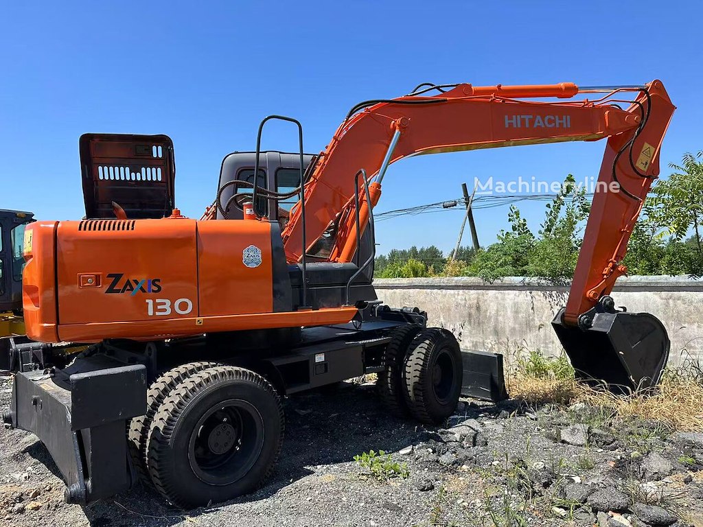 Hitachi ZX130 bager točkaš