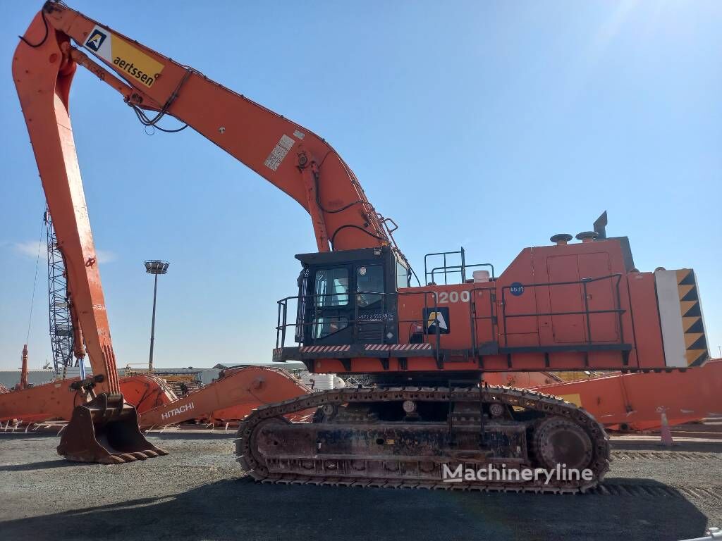 Hitachi EX1200-6 (LongReach 28m - Abu Dhabi) bager sa dugom strelom