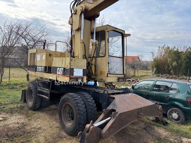 Caterpillar 212 bager točkaš