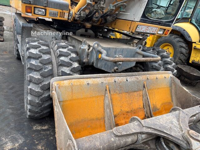 Liebherr A 900 C bager točkaš