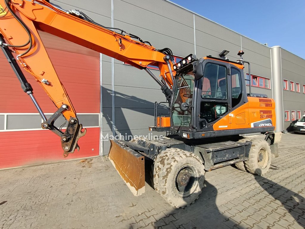 Izdajem Doosan DX140W-5 bager točkaš