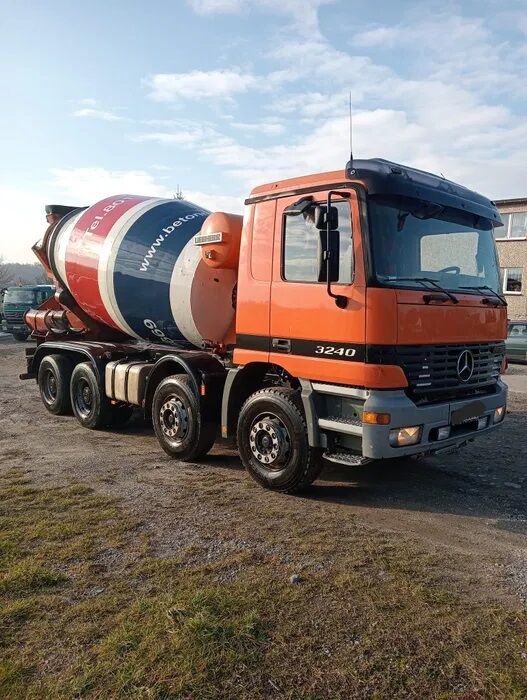 Liebherr na šasiji Mercedes-Benz Actros 3240 8x4, 1999year, top condition, EPS 3 pedal gearbox, 1 kamion s mešalicom za beton