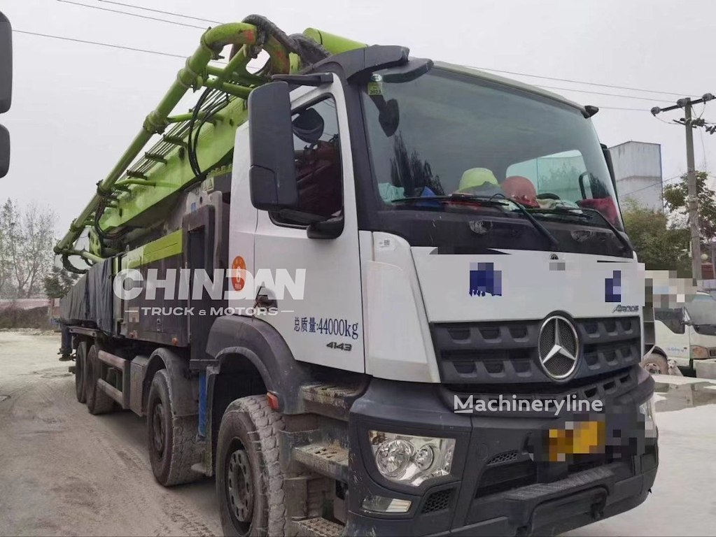 Zoomlion na šasiji Mercedes-Benz pumpa za beton