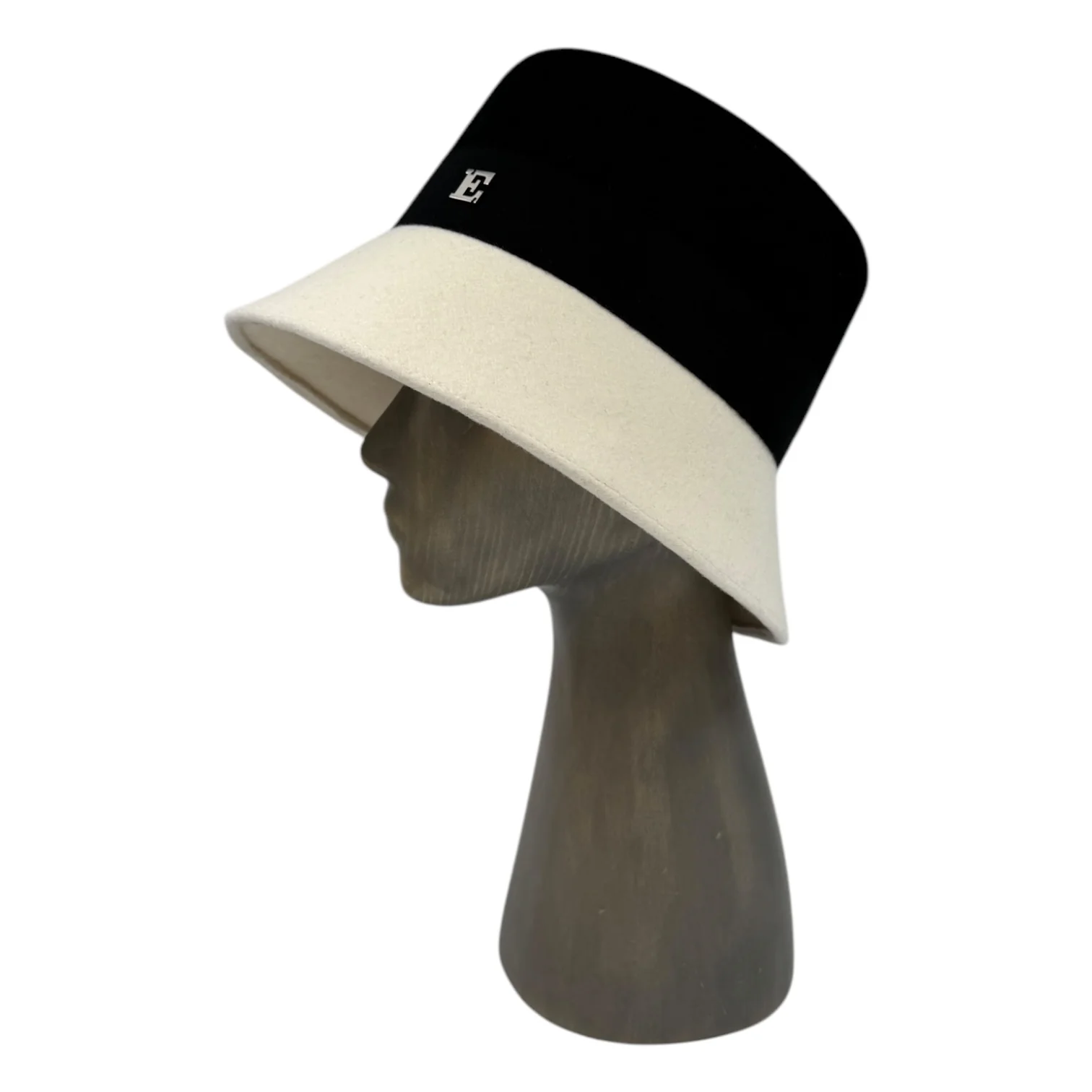 BLACK AND WHITE BUCKET HAT