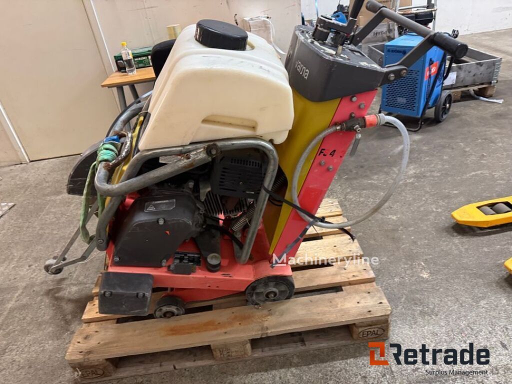 Prodaje se Husqvarna Golvsåg/Floor saw. Husqvarna sekačicu asfalta na aukciji