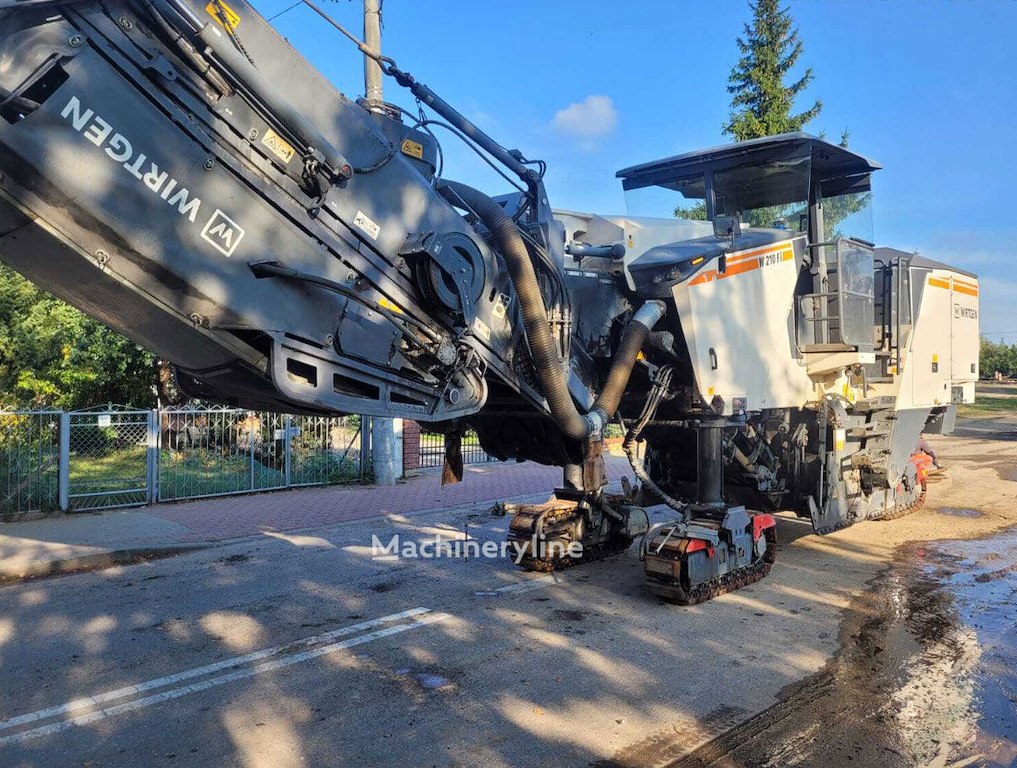 Wirtgen W 210 FI glodalica za asfalt