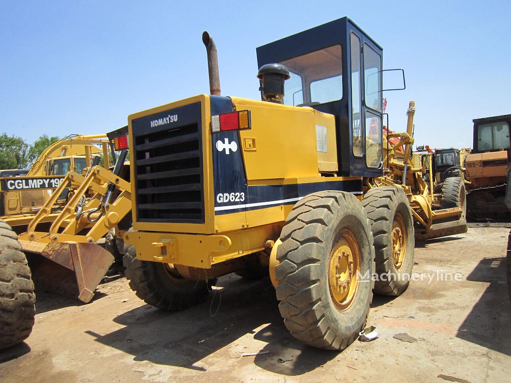 Komatsu GD623 grejder