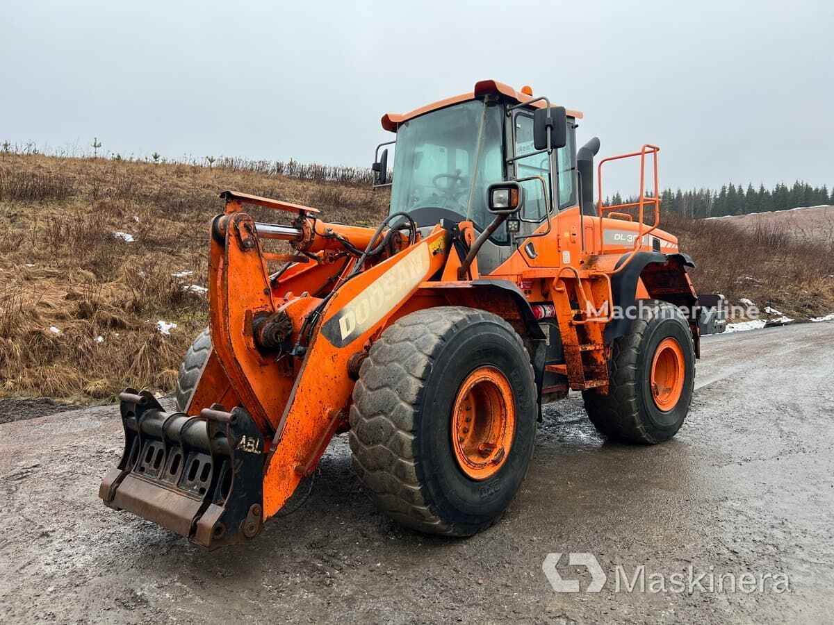 Prodaje se Doosan DL300-3 prednji utovarivač na aukciji