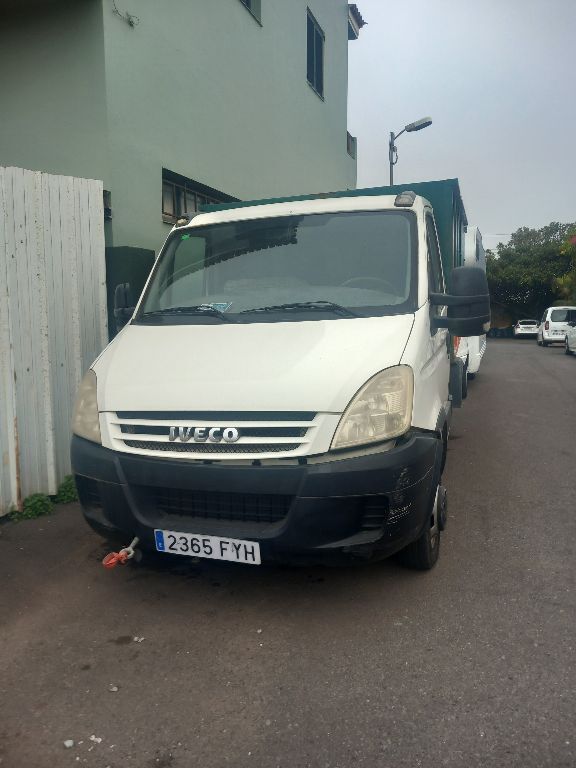 Prodaje se IVECO 40C15 kiper na aukciji