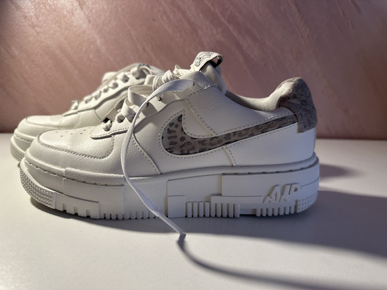 Air Force 1 PIXEL SE