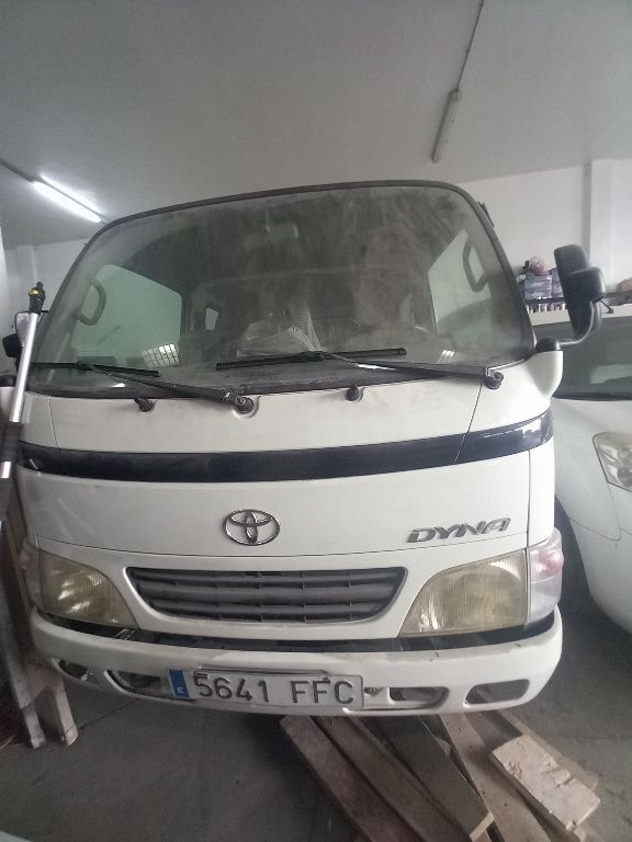 Prodaje se Toyota DYNA 100 DOB. CAB minibus furgon na aukciji