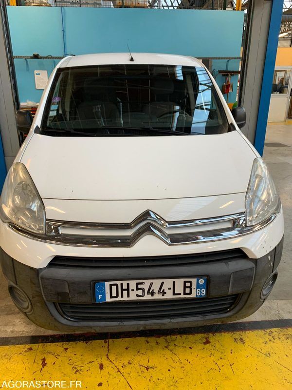 Prodaje se Citroen BERLINGO laki furgon na aukciji