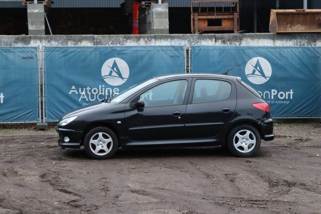 Prodaje se Peugeot 206 sedan na aukciji