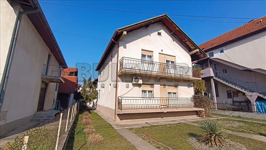 Radničko naselje, spratna kuća 180m2, plac 4.18a