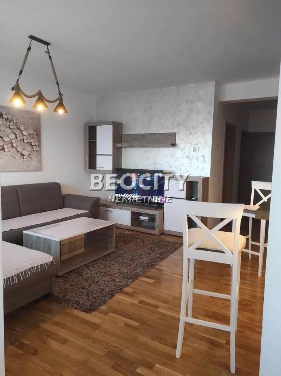 Trosoban stan za izdavanje, 70m2, 800€