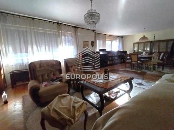 Kuća na prodaju, 272m2, 225.000€