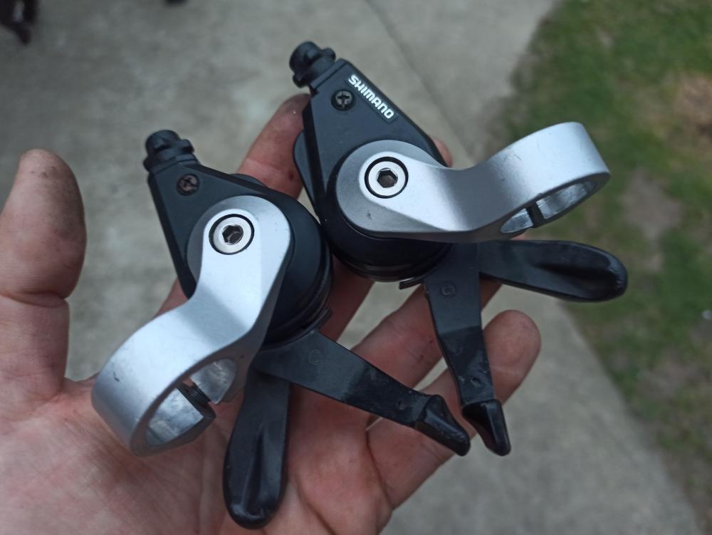 Shimano sifteri 3x8