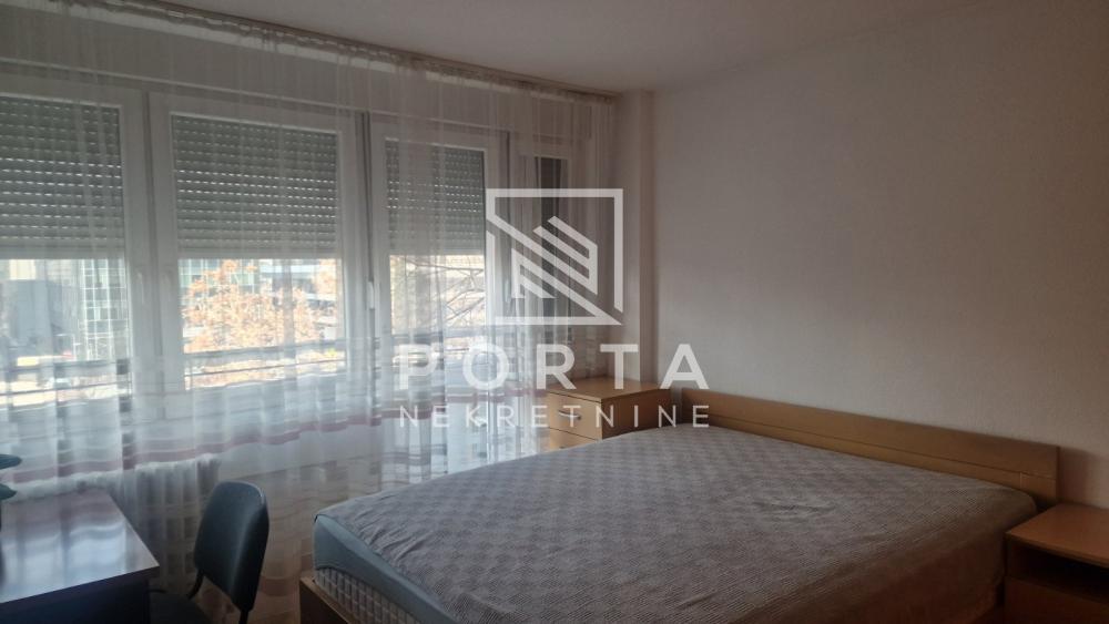 Bulevar Umetnsosti,trosoban stan 58m2, odličan ID#1522 680 €