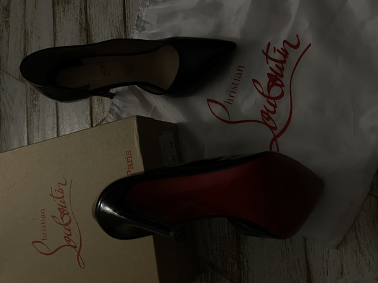 Louboutin salonke