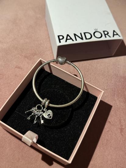 Pandora sa privescima original