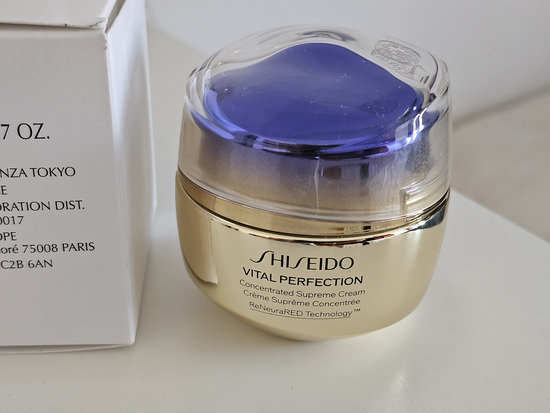 Shiseido Vital Perfection Supreme krema