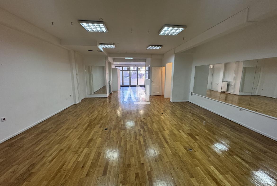 Zvezdara, Đeram pijaca, Đuke Dinić, 130m2 ID#13669 2.000 €