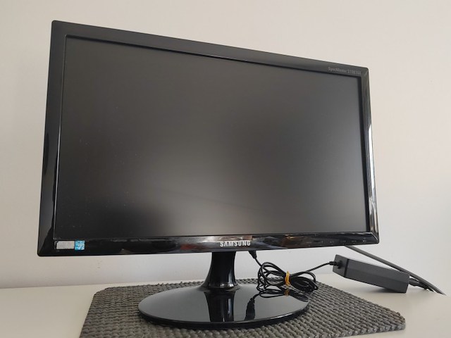 Samsung LED monitor 19 inča