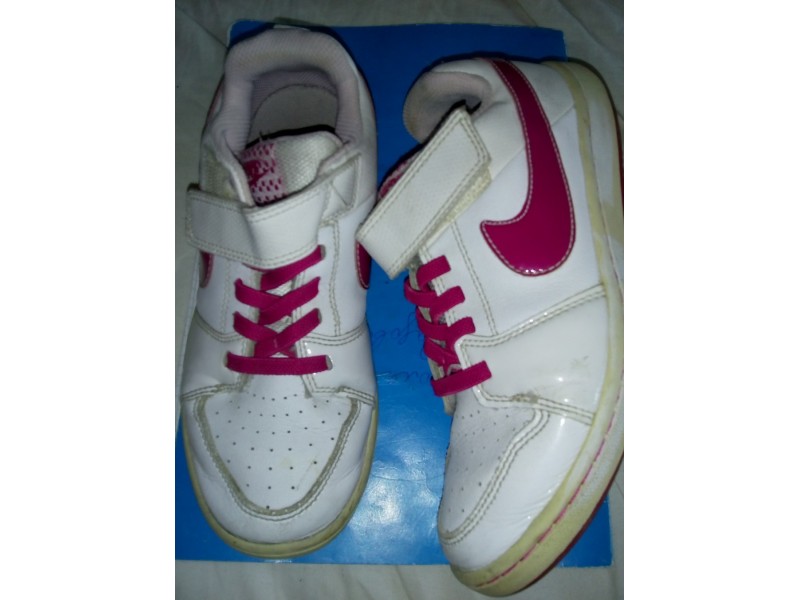 PATIKE Nike KOZNE patike br 34