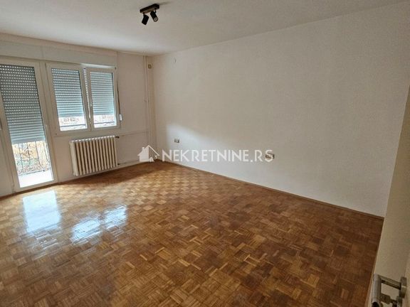 Trosoban stan NOVI SAD, 133900€