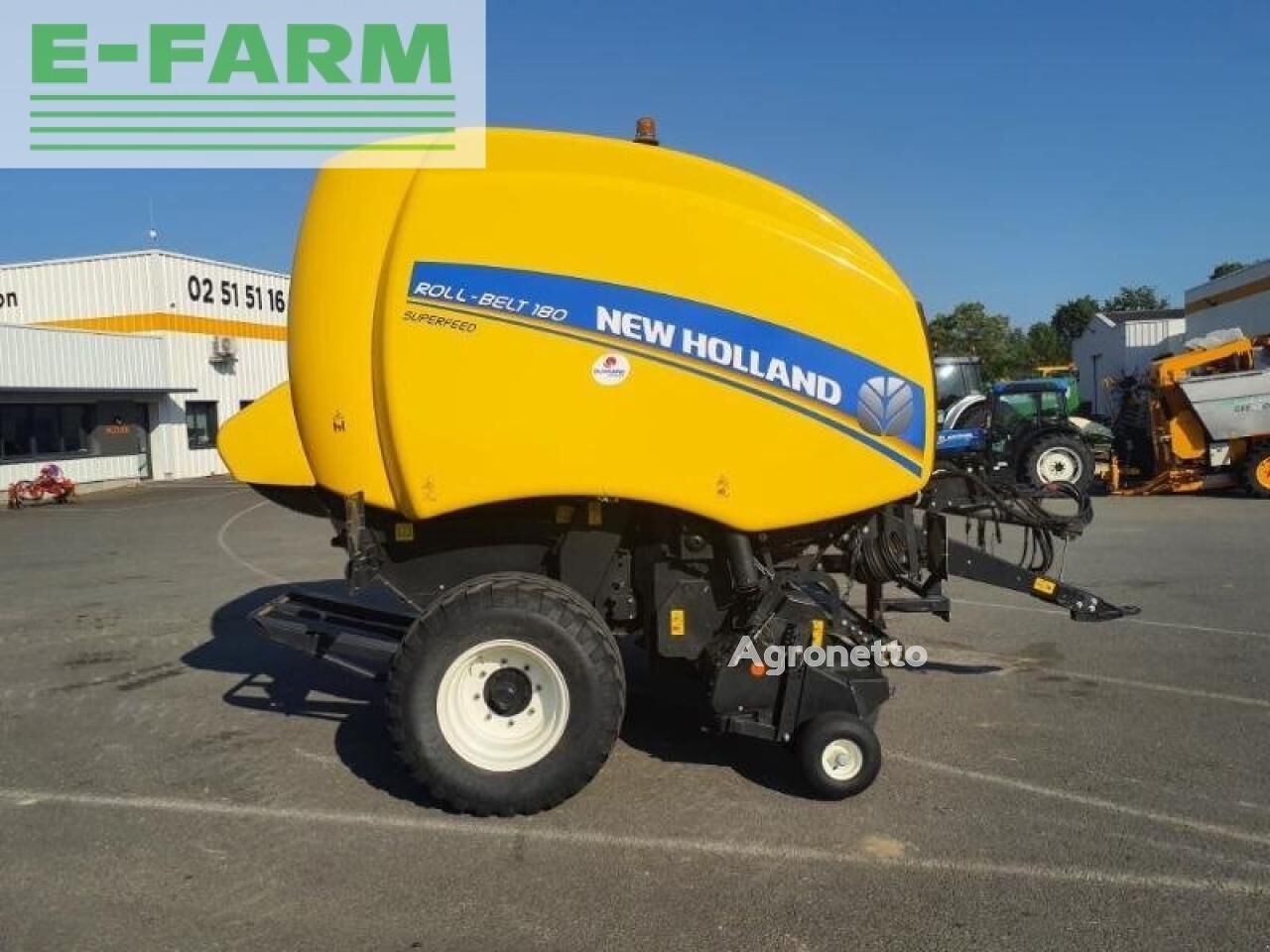 New Holland roll-belt180 balirka za četvrtaste bale