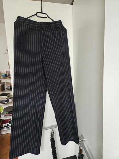 Ženske pantalone teget na pruge