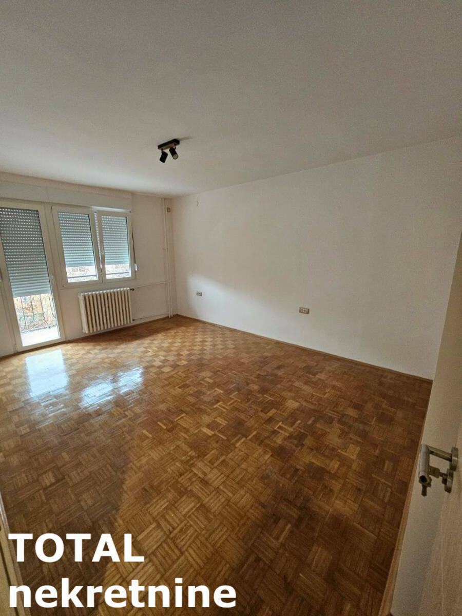 Trosoban stan NOVI SAD, 133900€