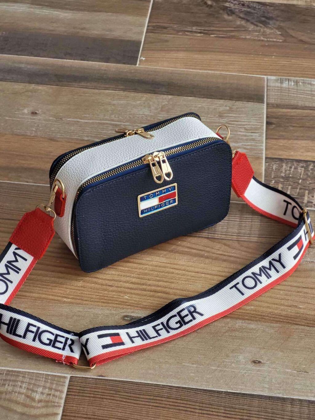   TOMMY HILFIGER    Cena 2.600 din