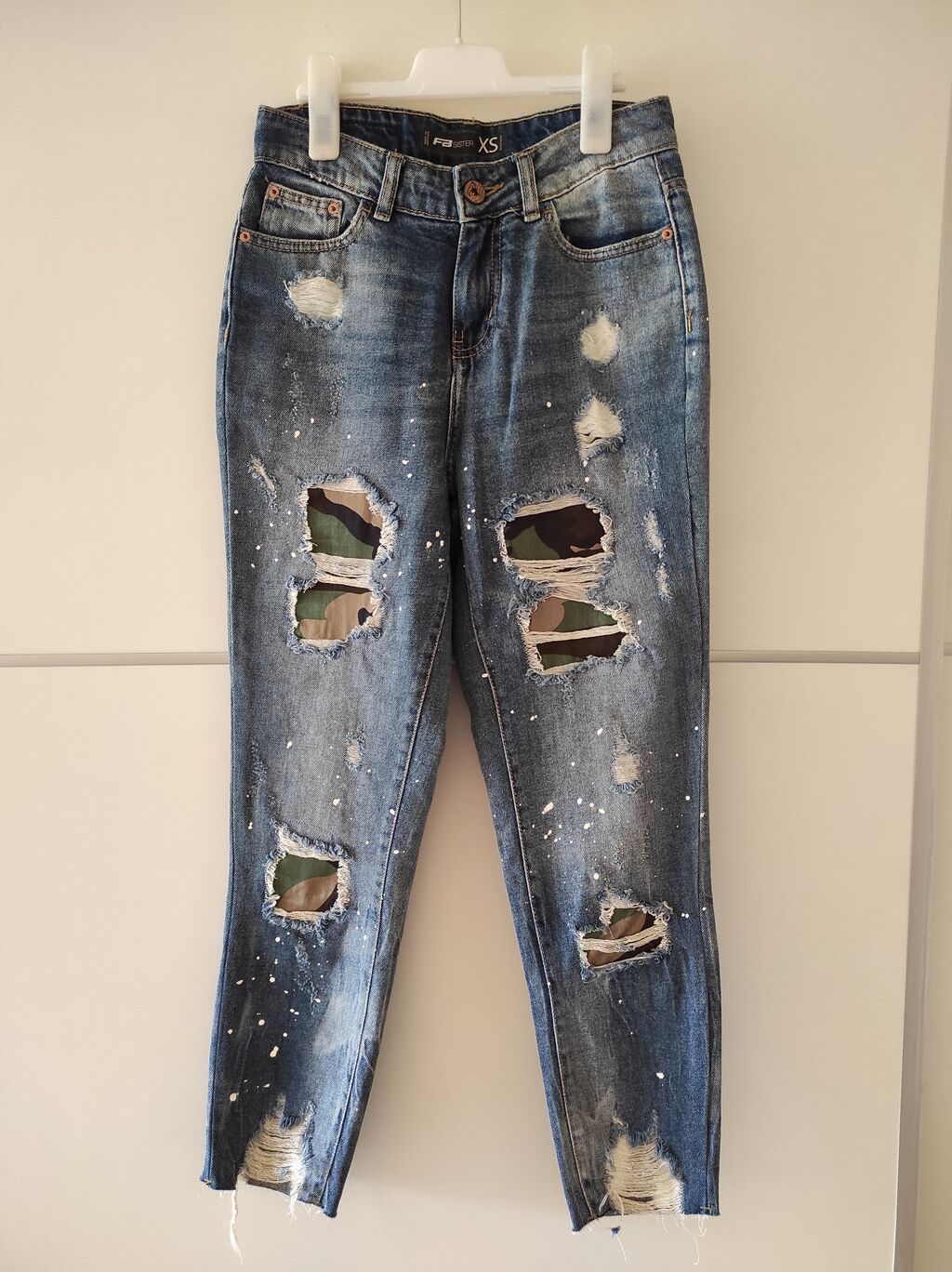 FB sister farmerke veličina XS. Mom fit model. Poluobim struka 36/37