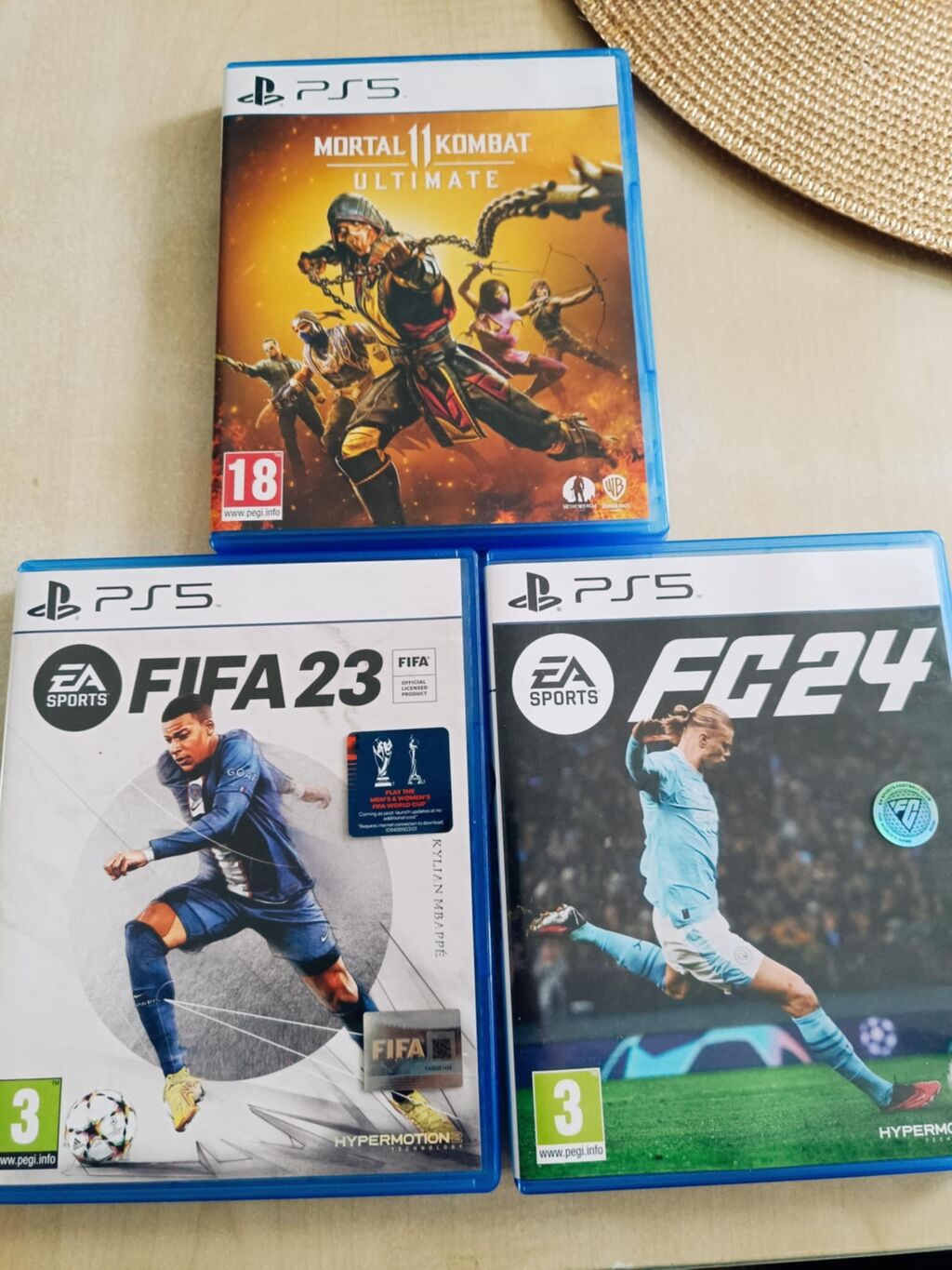 Prodajem igrice za ps5 fifa23:2000din fc24:3000din mortal kombat 11