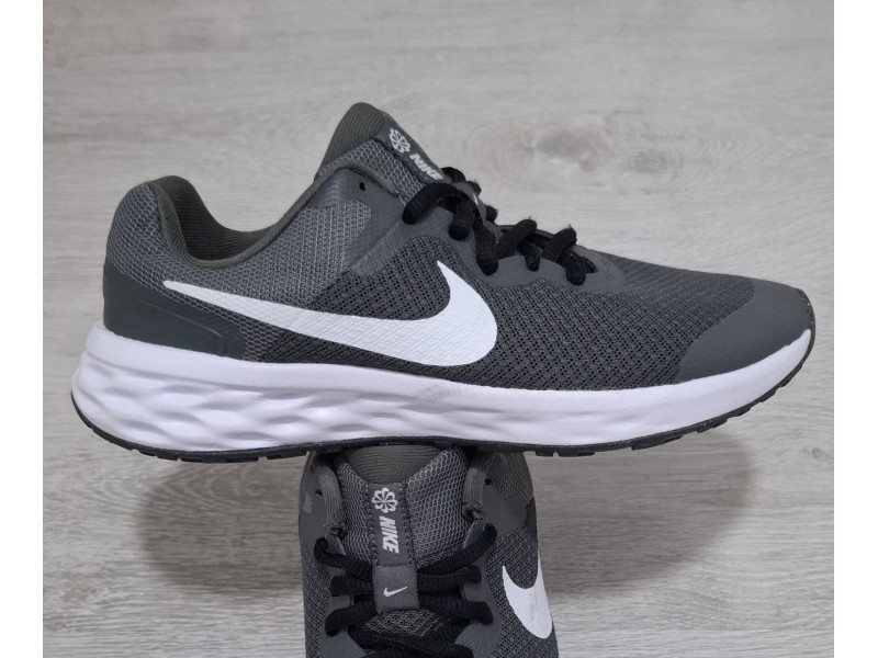 Nike Revolution patike br. 36 - original