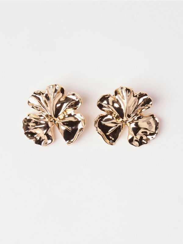 – Earrings with flowers