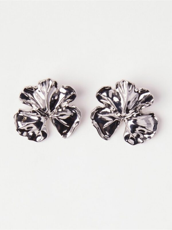 – Earrings with flowers