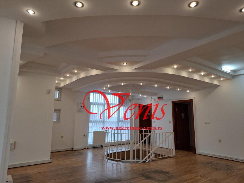 CENTAR Zmaj Jovina 220 m2–1500 Evra USELJIV ID#2479