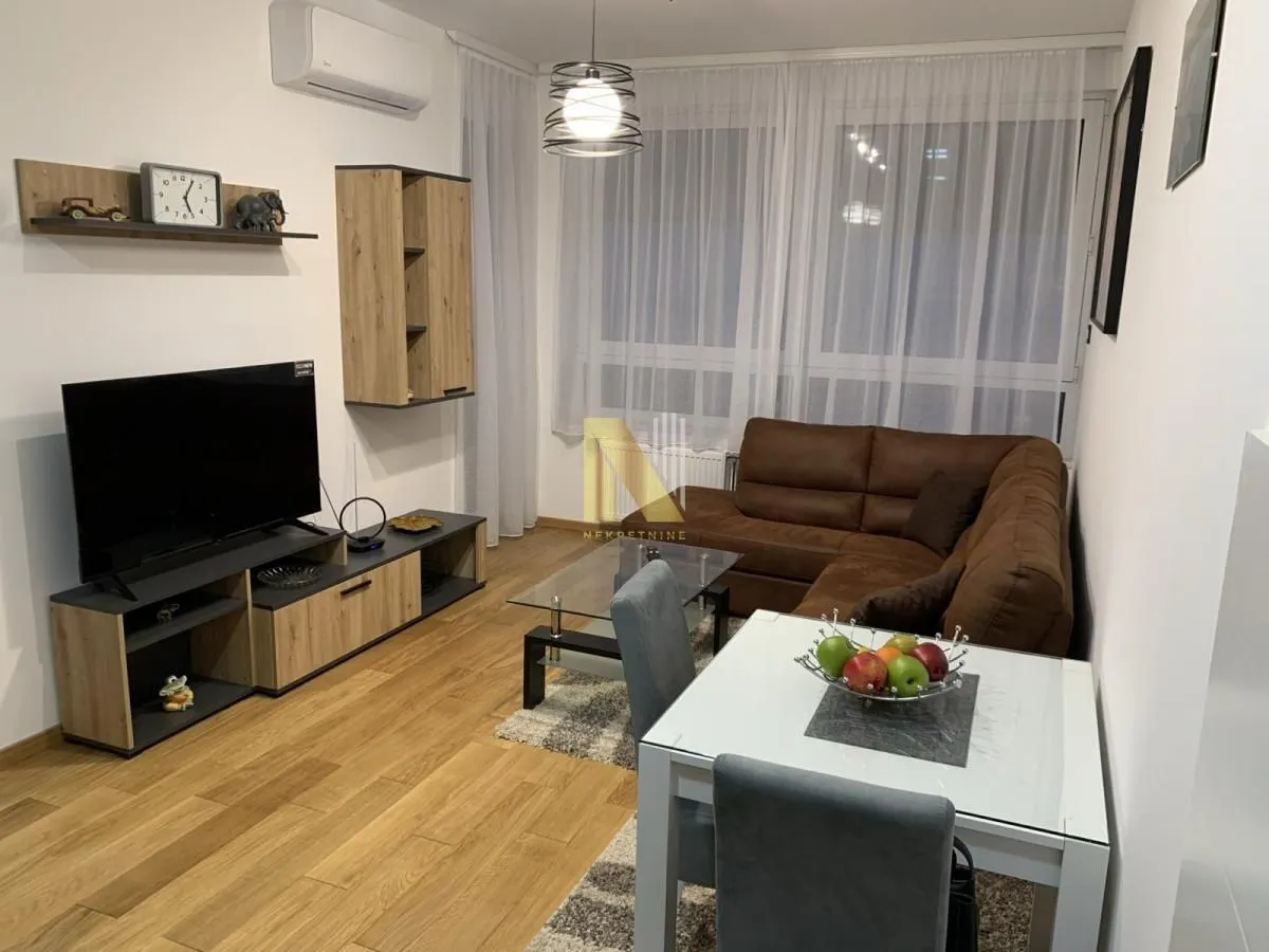 Izdavanje, jednosoban stan, 40m2, Spens, Novi Sad, Novi Sad